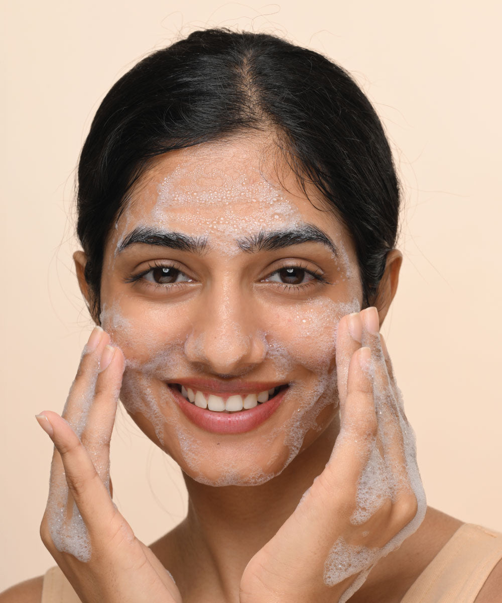 How To Use Facial Cleanser The Right Way For Glowing Skin